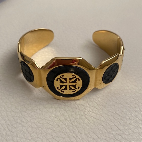 Rustic Cuff | Jewelry | Great Used Condition Rustic Cuff Gold Tone With ...